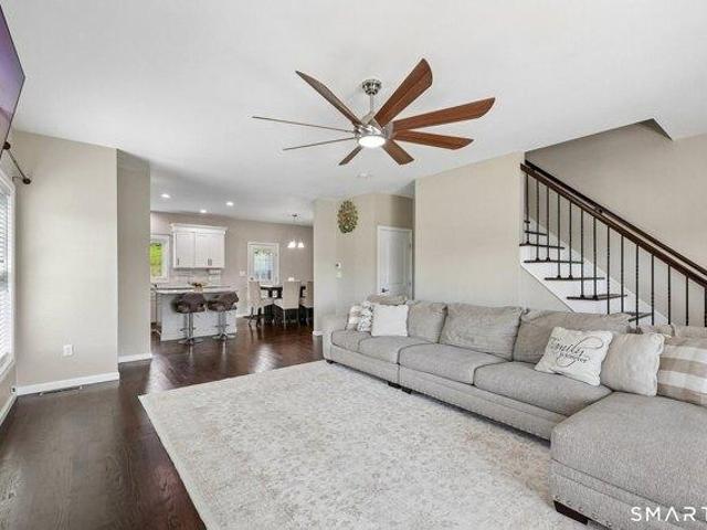 house with 4 bedroom, Waterford CT ES105190635