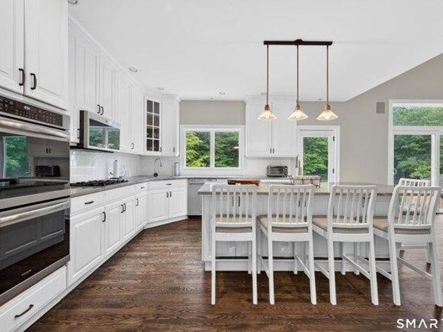 house with 4 bedroom, Waterford CT ES105232564