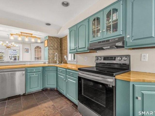 house with 4 bedroom, Watertown CT ES104853618