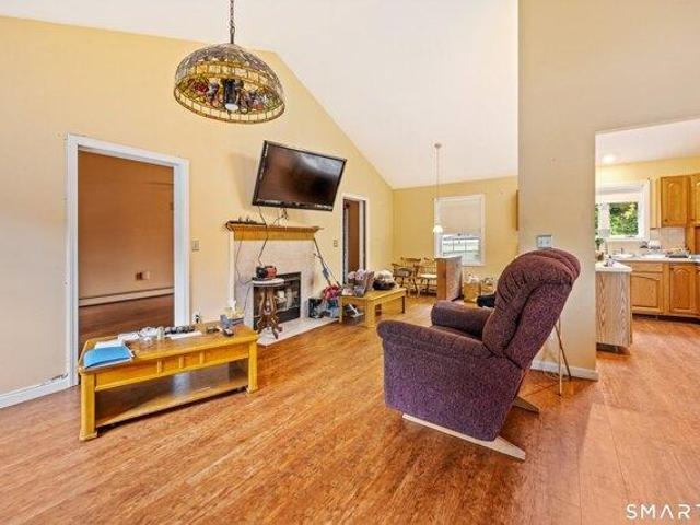 house with 4 bedroom, Watertown CT ES104152824