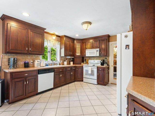 house with 4 bedroom, Watertown CT ES104295549