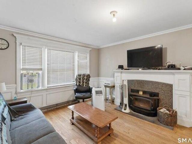 house with 4 bedroom, Watertown CT ES105124710