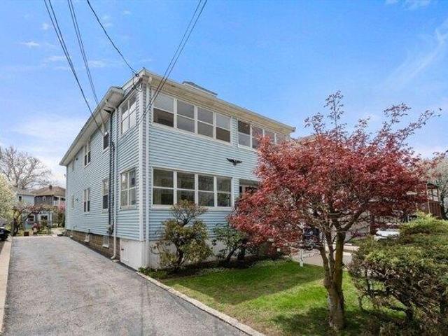 house with 4 bedroom, Watertown MA DLS102780067