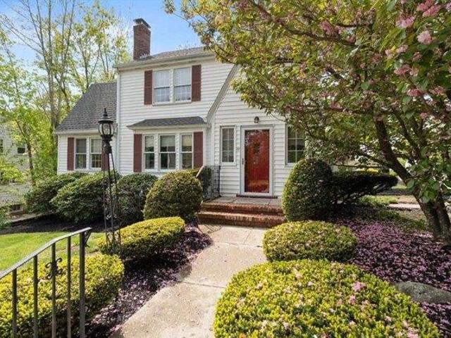 house with 4 bedroom, Watertown MA DLS102960642