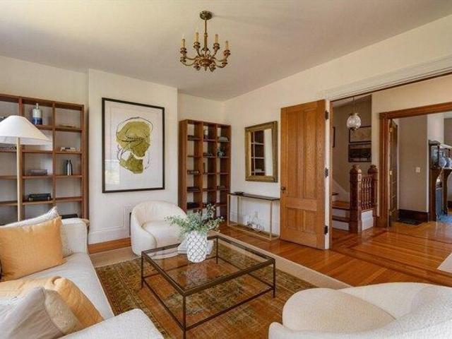 house with 4 bedroom, Watertown MA DLS103073434
