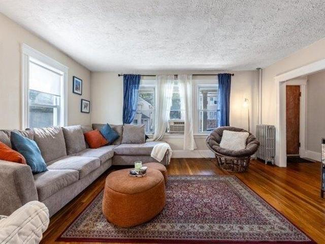 house with 4 bedroom, Watertown MA ES103439892