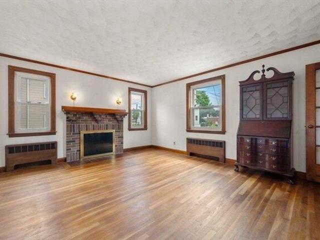 house with 4 bedroom, Watertown MA ES103441161