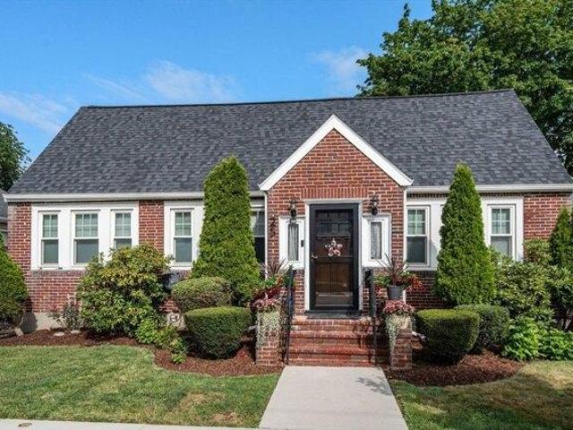 house with 4 bedroom, Watertown MA ES104904759
