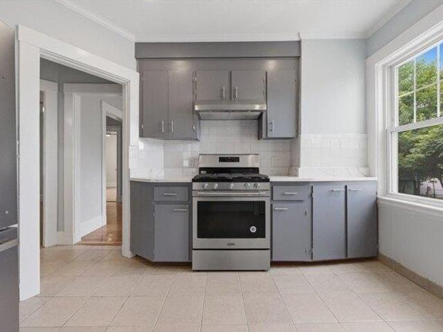house with 4 bedroom, Watertown MA ES105060405