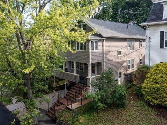house with 4 bedroom, Watertown MA ES105083041