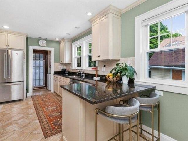 house with 4 bedroom, Watertown MA ES105124337