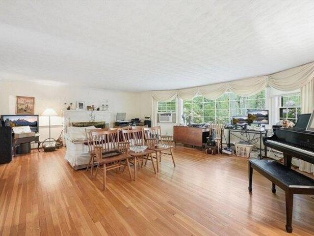 house with 4 bedroom, Wayland MA DLS103016885