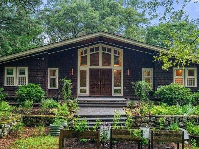 house with 4 bedroom, Wayland MA DS104152283