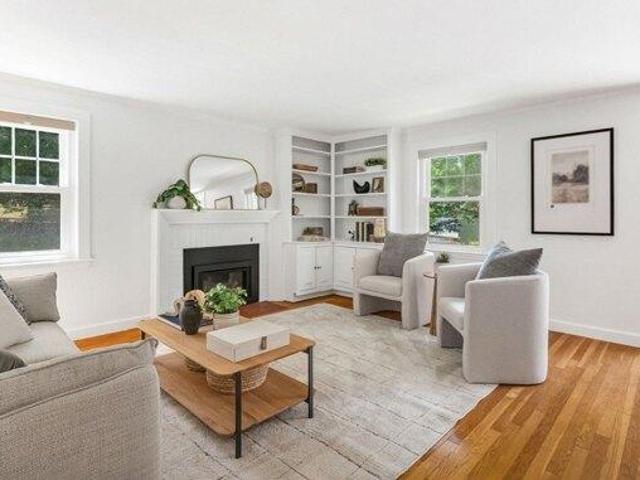house with 4 bedroom, Wayland MA ES104115524