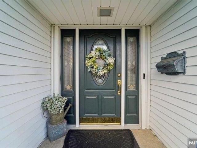 house with 4 bedroom, Wayne NJ DLS102317842