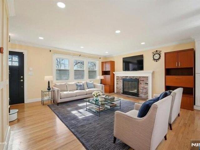 house with 4 bedroom, Wayne NJ DS101705238