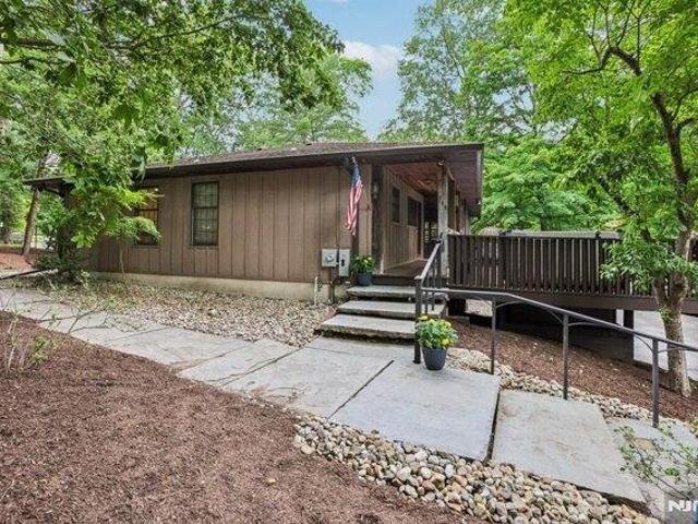 house with 4 bedroom, Wayne NJ ES104189378