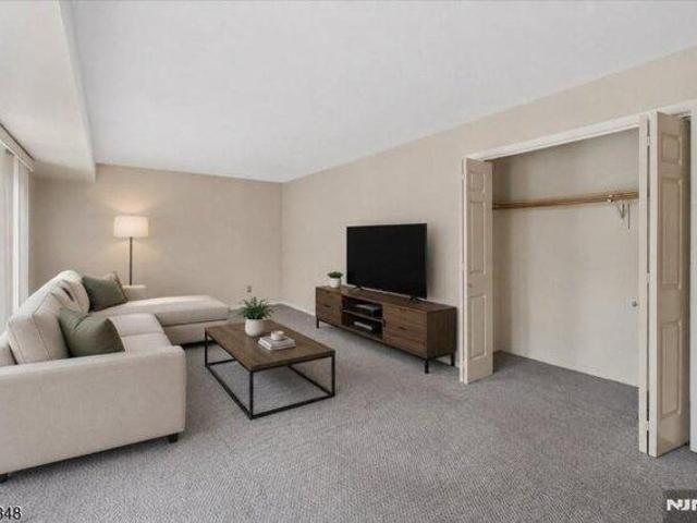 house with 4 bedroom, Wayne NJ ES104540492
