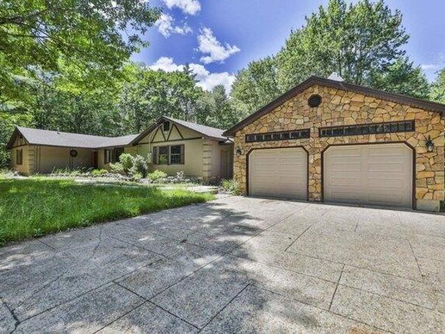 house with 4 bedroom, Weare NH ES103666396