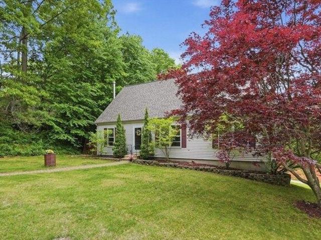 house with 4 bedroom, Webster MA ES105107273