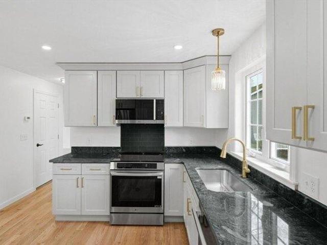 house with 4 bedroom, Webster MA ES105115731