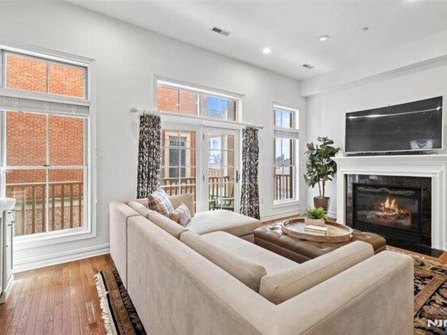 house with 4 bedroom, Weehawken NJ DLS101801717