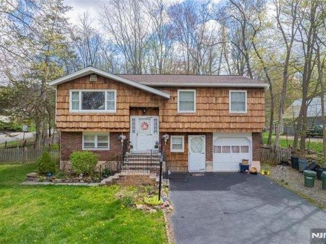 house with 4 bedroom, West Milford NJ DLS102828458