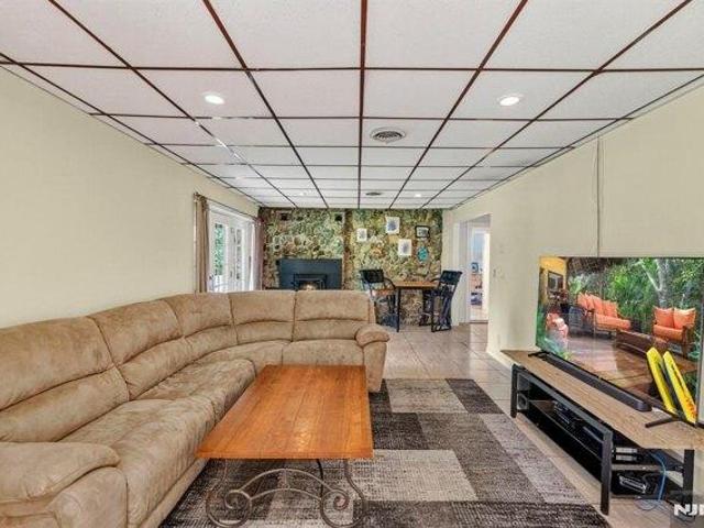 house with 4 bedroom, West Milford NJ ES104849711