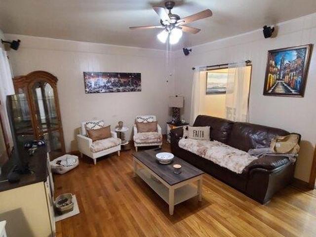 house with 4 bedroom, West New York NJ DLS102531890
