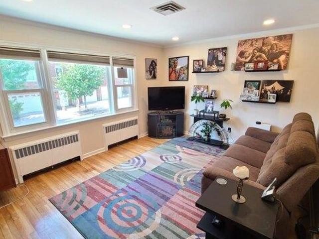 house with 4 bedroom, West New York NJ DS104374323