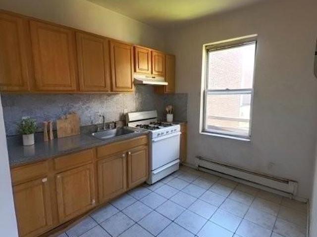 house with 4 bedroom, West New York NJ ES104189481