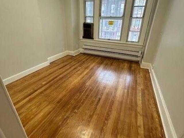 house with 4 bedroom, West New York NJ ES104190192