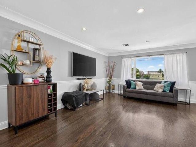house with 4 bedroom, West New York NJ ES105157350