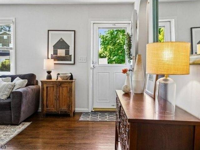 house with 4 bedroom, West Orange NJ DS102528314