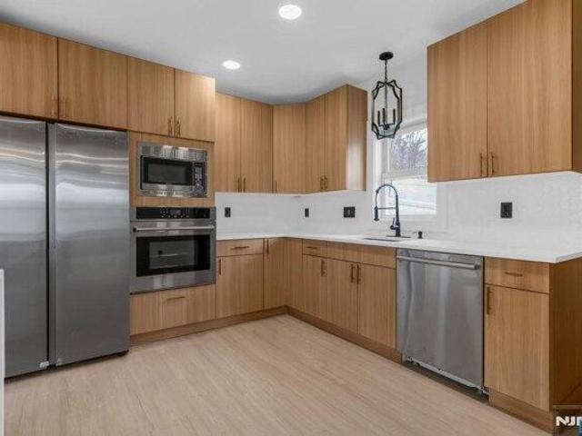 house with 4 bedroom, West Orange NJ DS104332593