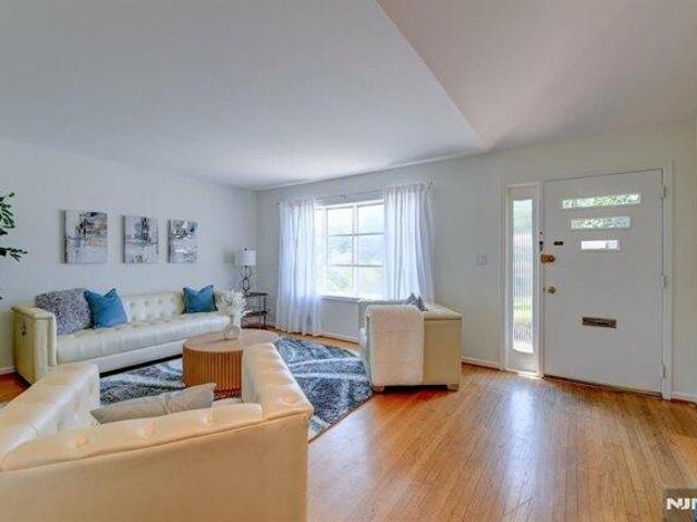 house with 4 bedroom, West Orange NJ ES104236579