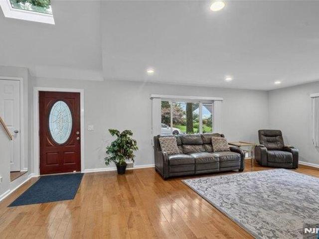 house with 4 bedroom, West Orange NJ ES104514479
