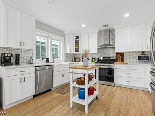 house with 4 bedroom, West Orange NJ ES104921310