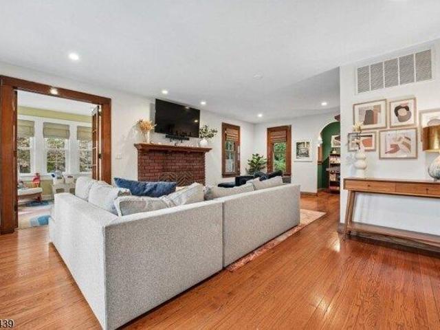 house with 4 bedroom, West Orange NJ ES105159603