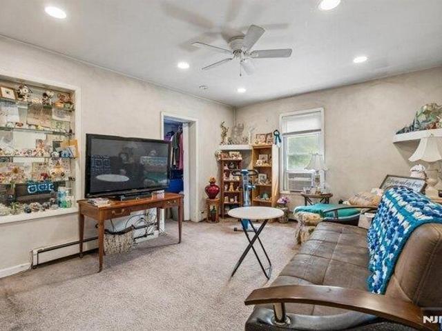 house with 4 bedroom, West Orange NJ ES105205969