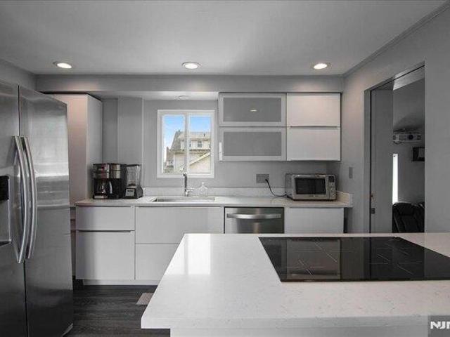 house with 4 bedroom, West Orange NJ ES105233073