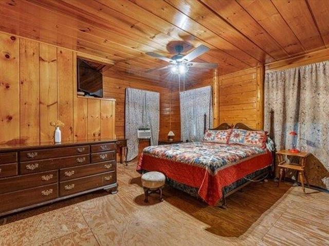house with 4 bedroom, West Brookfield MA ES105175719