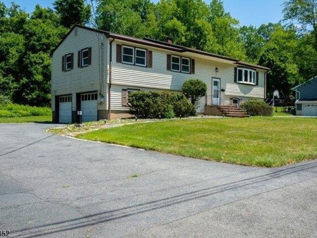 house with 4 bedroom, West Caldwell NJ DS104442642
