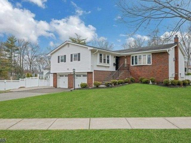 house with 4 bedroom, West Caldwell NJ DS102584894