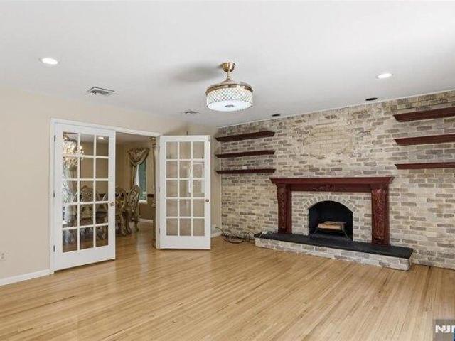 house with 4 bedroom, West Caldwell NJ ES104410787