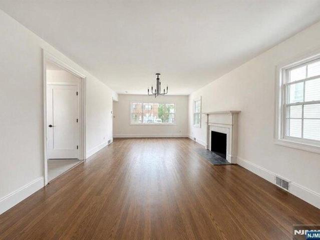 house with 4 bedroom, West Caldwell NJ ES105124967