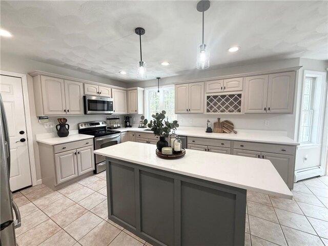 house with 4 bedroom, West Greenwich RI ES103223182