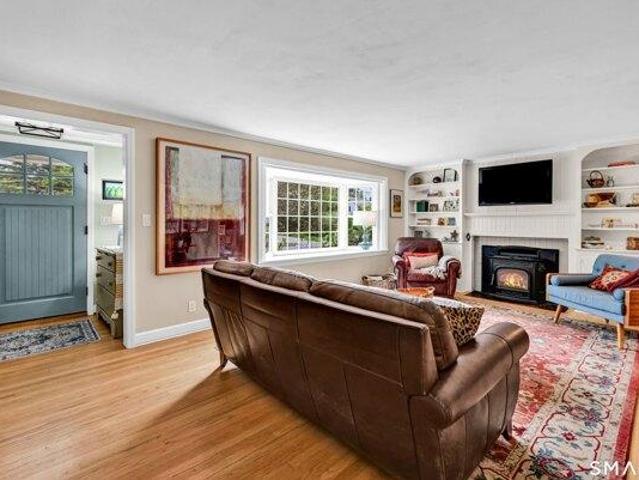 house with 4 bedroom, West Hartford CT ES103101506