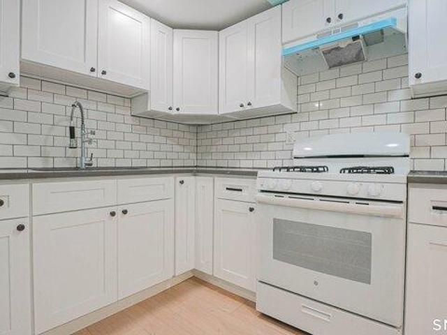 house with 4 bedroom, West Haven CT ES104332754