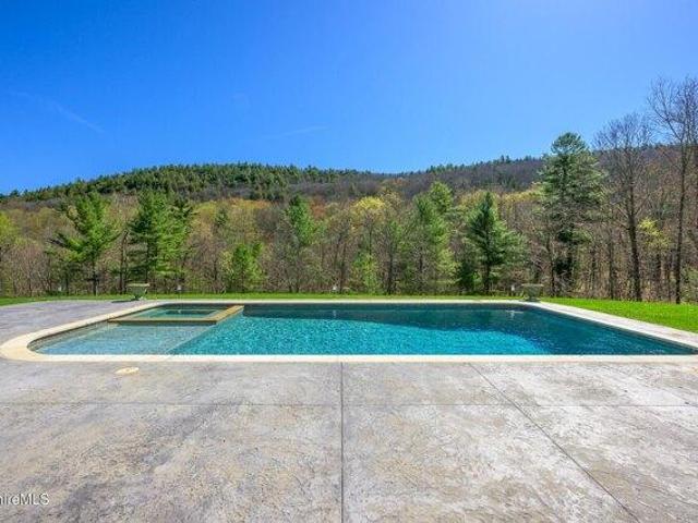 house with 4 bedroom, West Stockbridge MA ES104607475